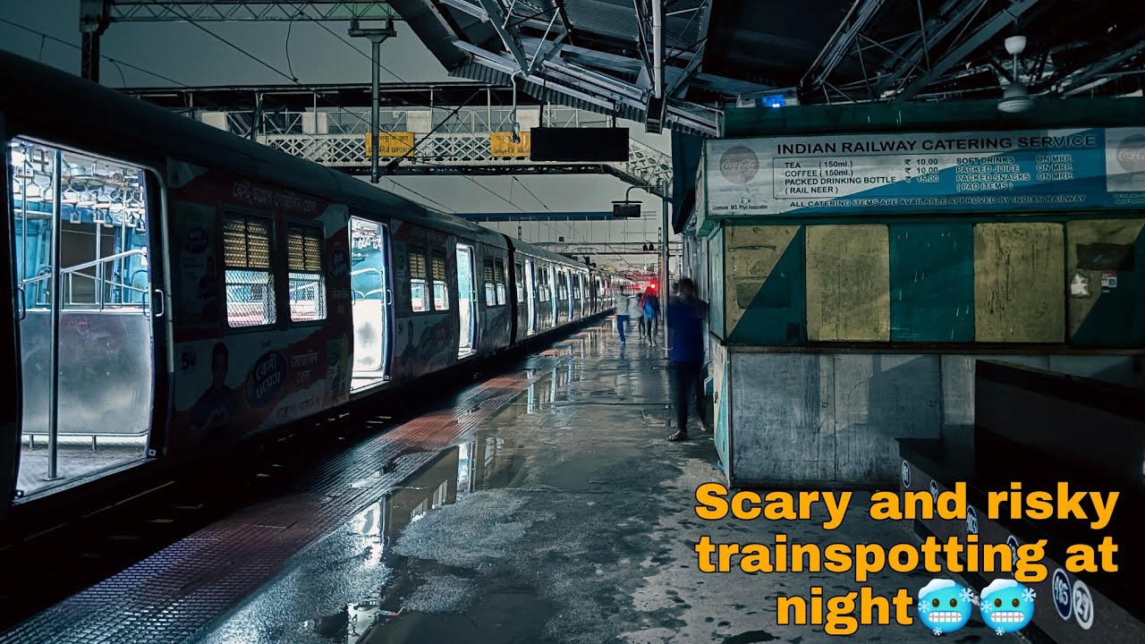 Dangerous fury at night WAP4 Patna GR+Vande Bharat+Darjeeling Mail ...