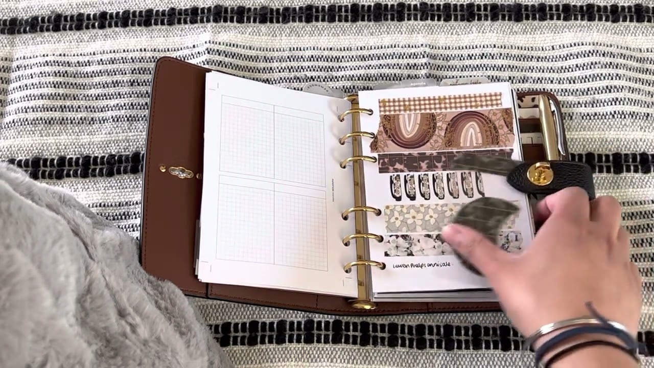 A6 Mulberry Postman Lock | minimal planning | September flip through ...