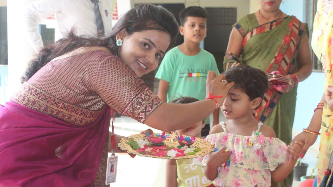 Grand Welcome of Parents on mother's day Celebration in LFIS School ...