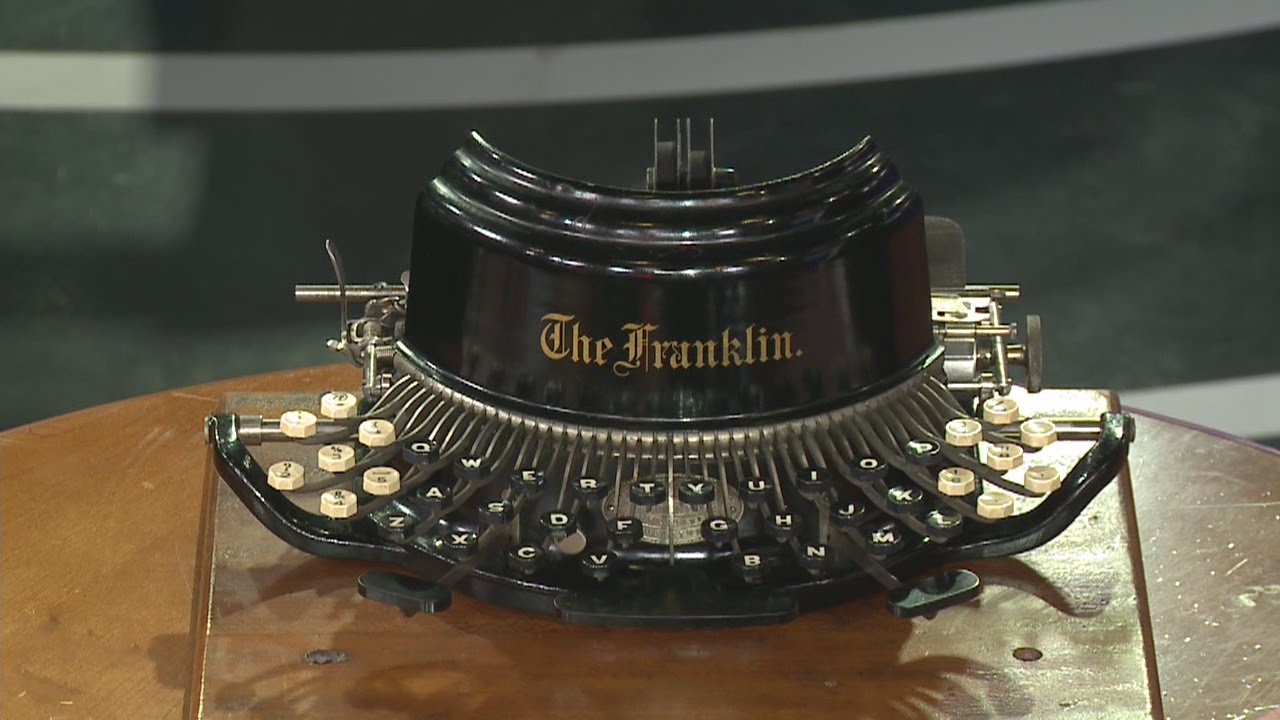 A look into an extensive typewriter collection - YouTube
