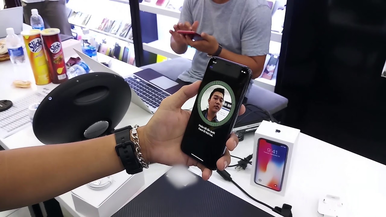 Test Face ID trên iPhone X tại Việt Nam - Nghenhinvietnam.vn - YouTube