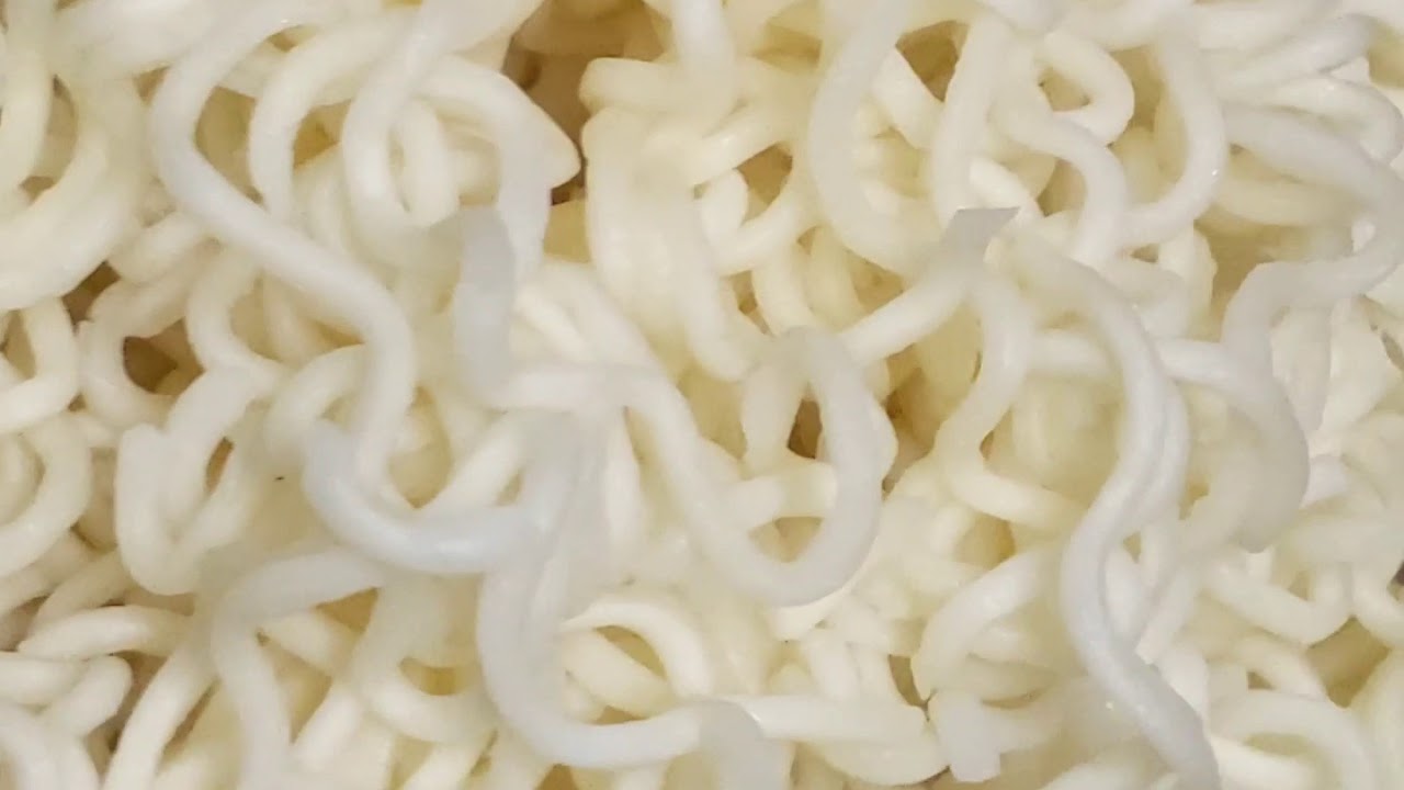 Megi kari goreng (fried curry Maggie) - YouTube