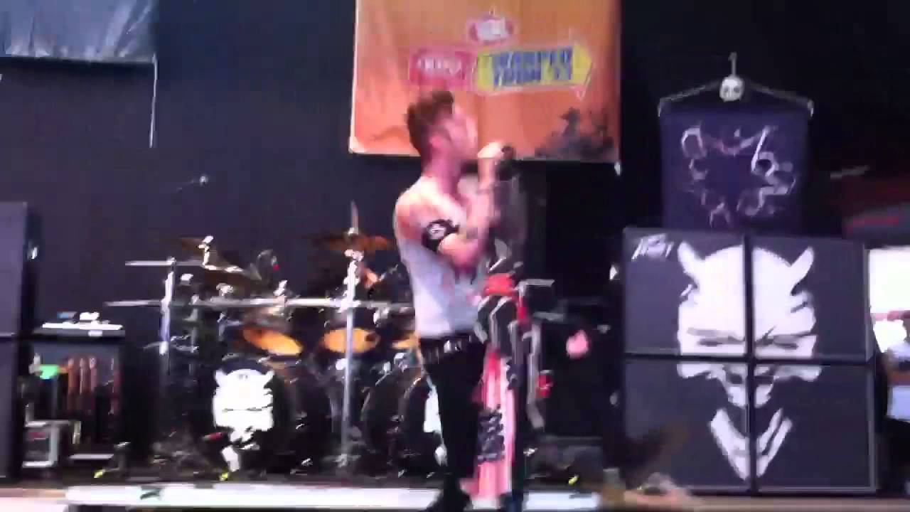I Am Bulletproof - Black Veil Brides Vans Warped Tour 2013 - YouTube
