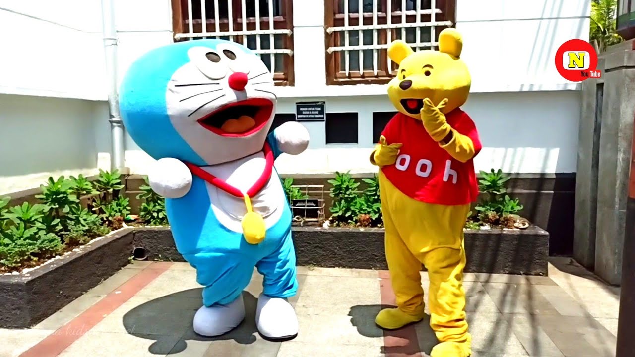 Badut Doraemon and Pooh Dance Tik Tok - YouTube