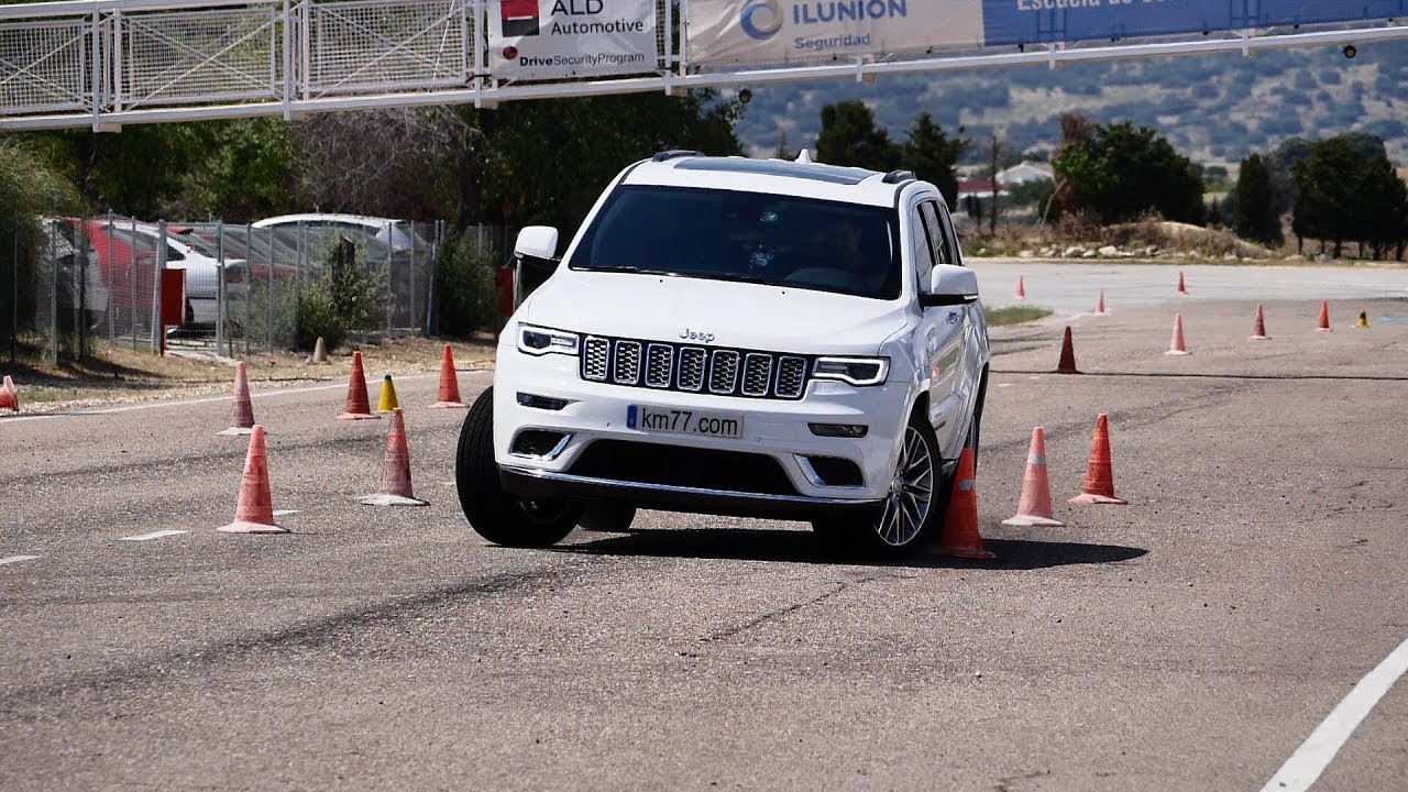 Jeep Grand Cherokee 2017 - Maniobra de esquiva (moose test) y eslalon ...
