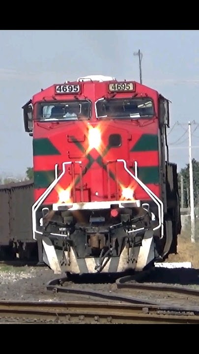FXE 4695 saliendo de patio Torreón con un fierrero vacío. #ferromex #trainspotting #train - YouTube