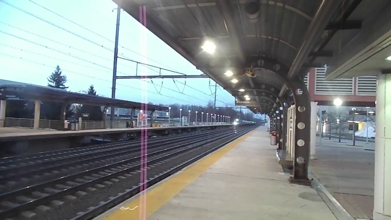 Amtrak Northeast Regional Train #137 & Keystone #654 Meet at Hamilton ...