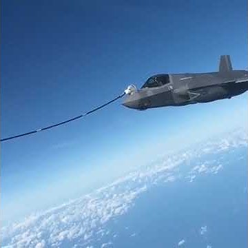 US Navy f-35c lightning air refueling - YouTube