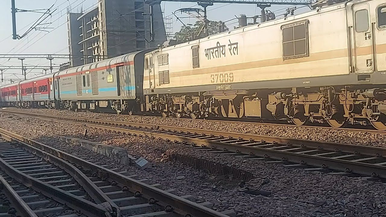 Grand trunk express(G.T EXPRESS)#chennaicentral - YouTube