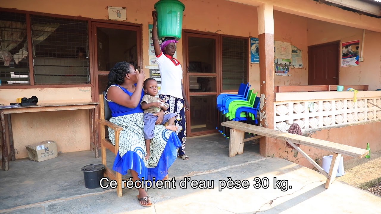 Eau et hygiène au Ghana: une visite au centre de santé de Manyoro - YouTube