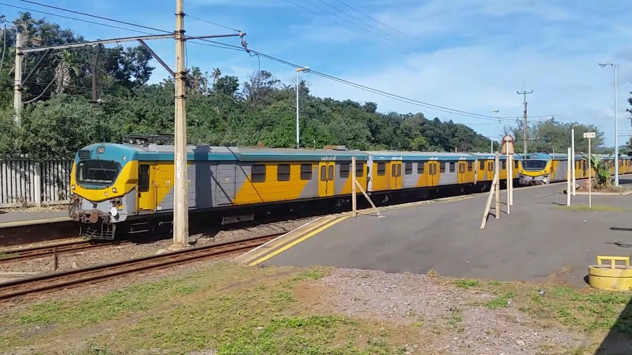 Train ride on a Metro 10m5 local passenger train heading into Kelso ...