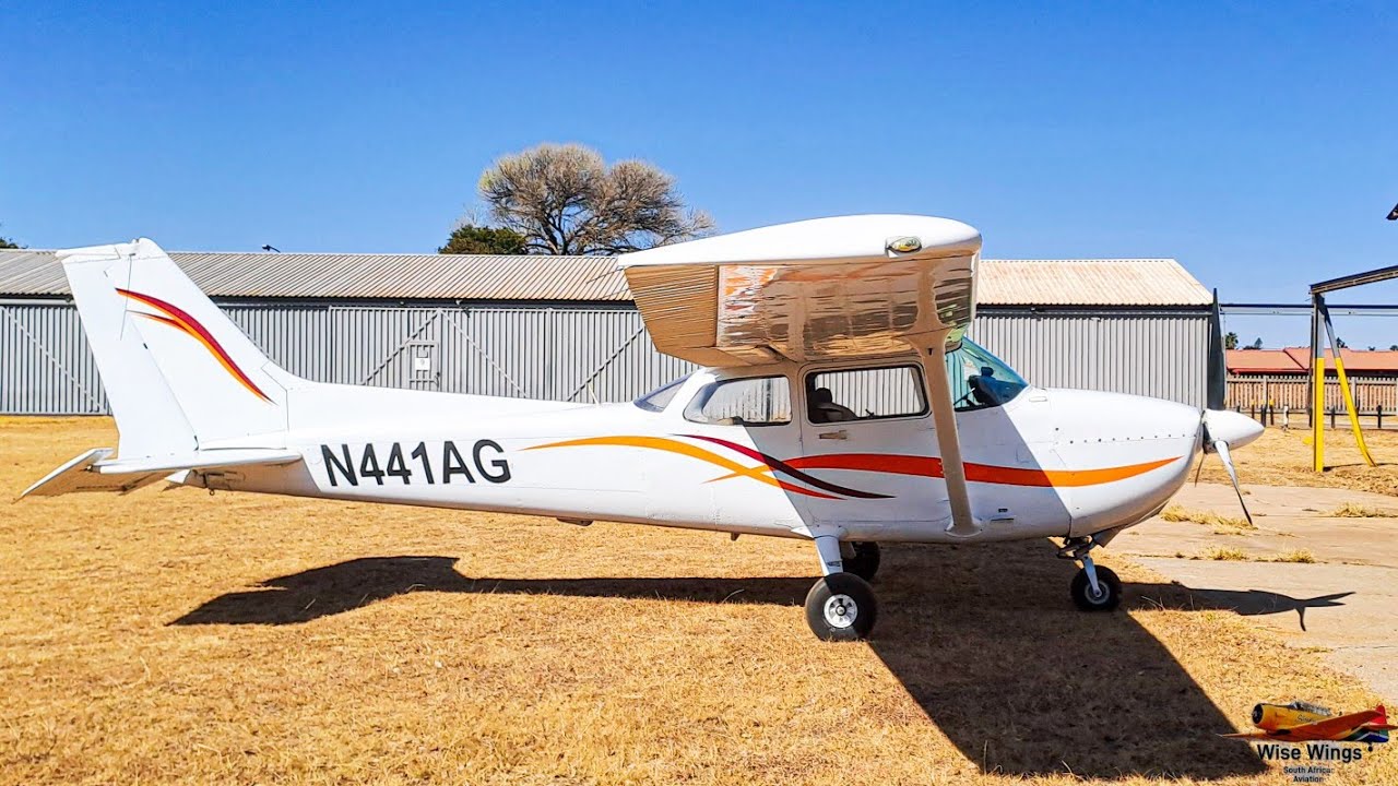 Cessna 172 Skyhawk departing Springs Aerodome (FASI) with a low-level ...