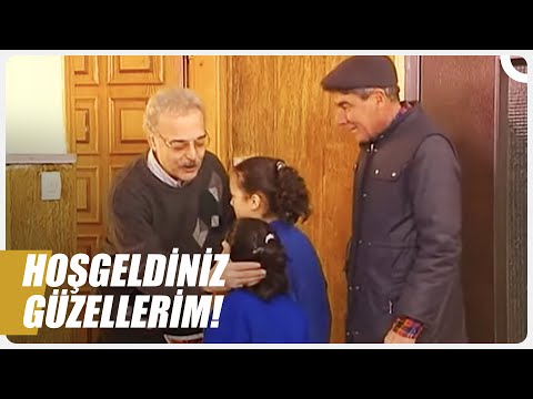 Cafer'in Kızları Sabri Bey'e Derse Gidiyor | Bizimkiler 174. Bölüm