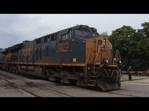 CSX Worker Riding on the Front ofCSX Engine 3372 & Heading East Out of Plymouth - Michigan - YouTube