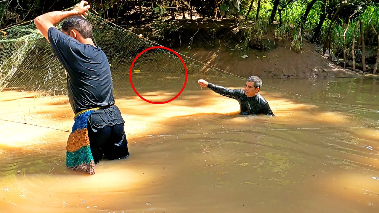 PESCA CON TRASMALLO DE CUATRO OJOS Y DE PLATEADAS EN LA QUEBRADA - YouTube
