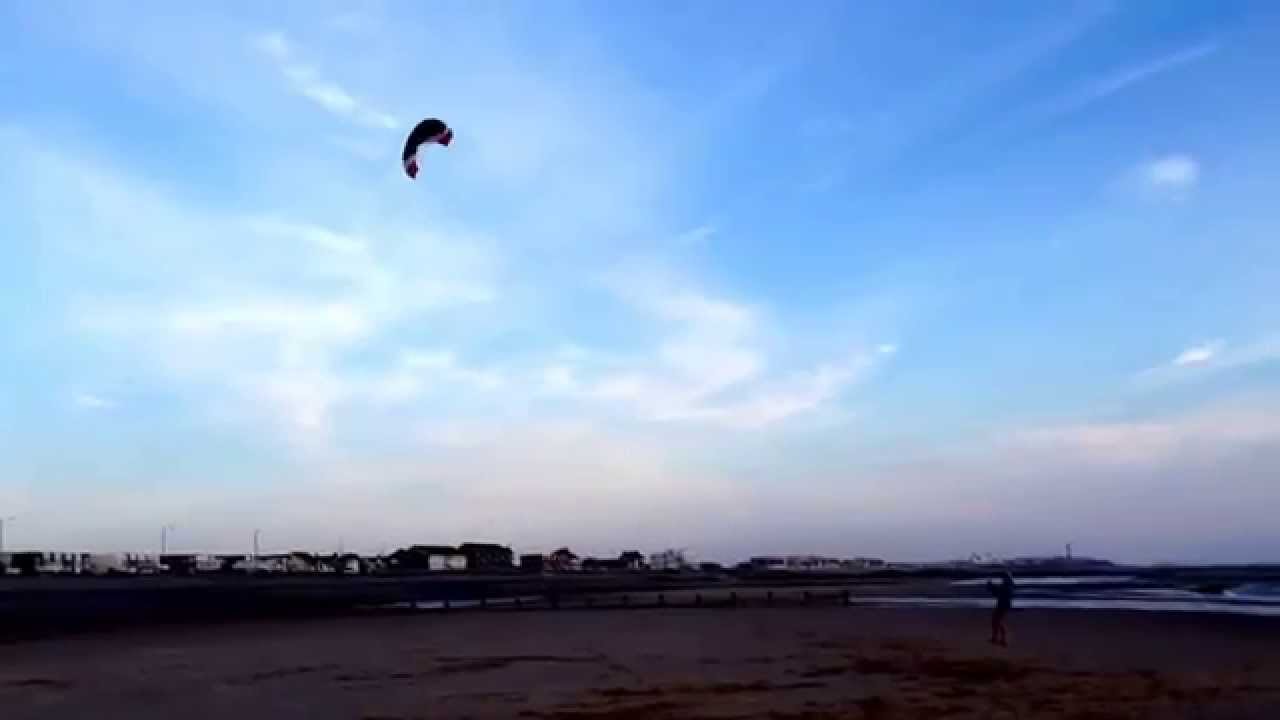 Flexfoil Sting 2.4metre. How easy is it to fly? Well, this easy. - YouTube