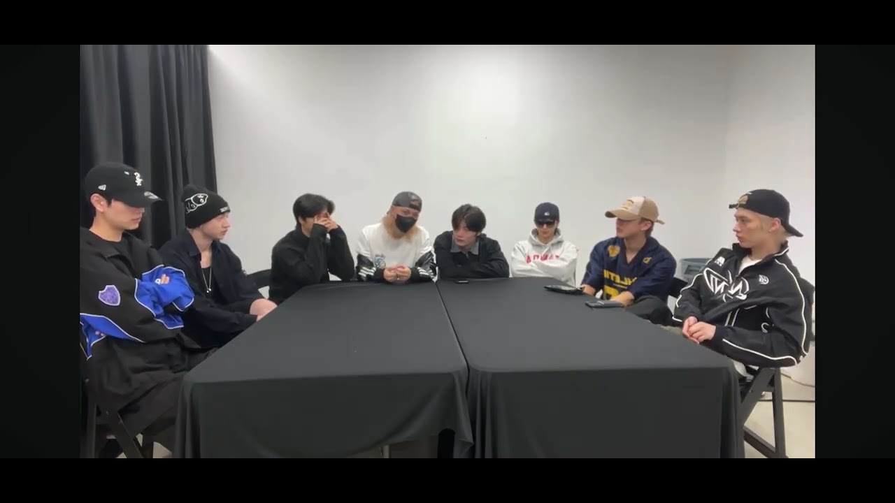 Stray kids live - YouTube