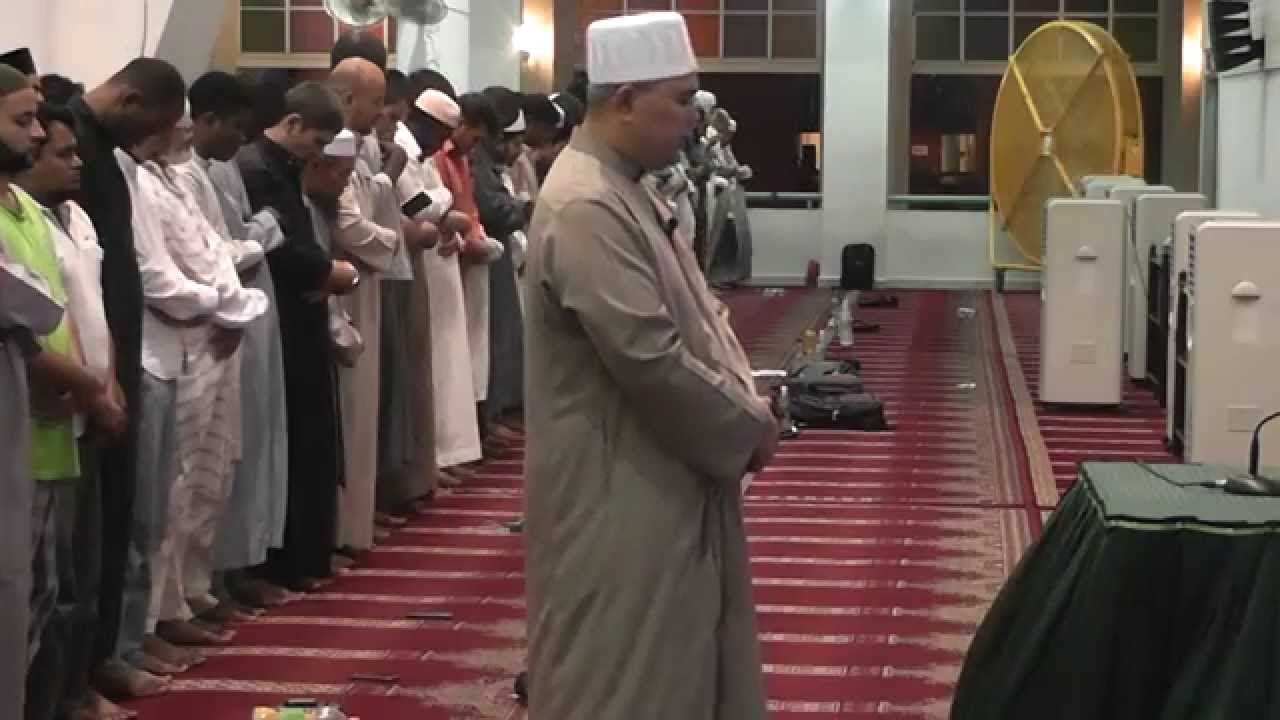 IIUM TARAWIH 26-06-2015 Imam Sheikh Shukri Abdullah Part 1/3 - YouTube