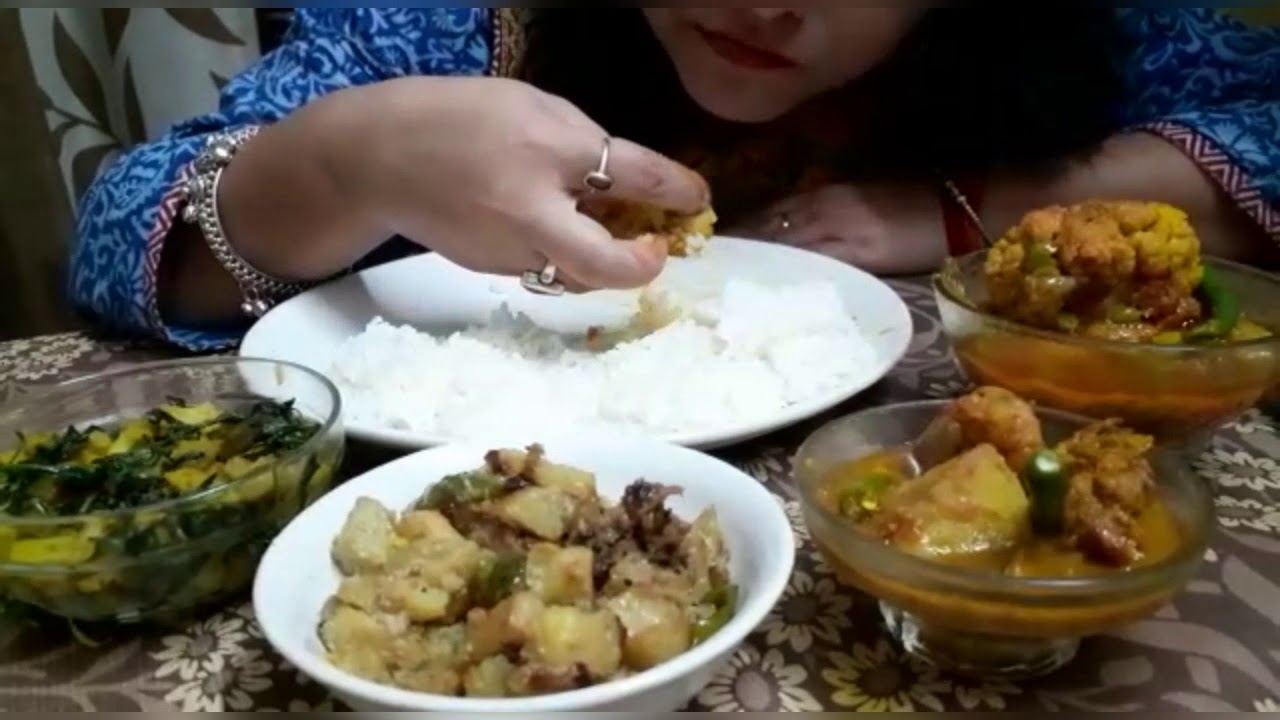 Simple Bengali Sunday Lunch Menu - Fulkopi Jhaal, Chingri'r Jhaal, Alu ...