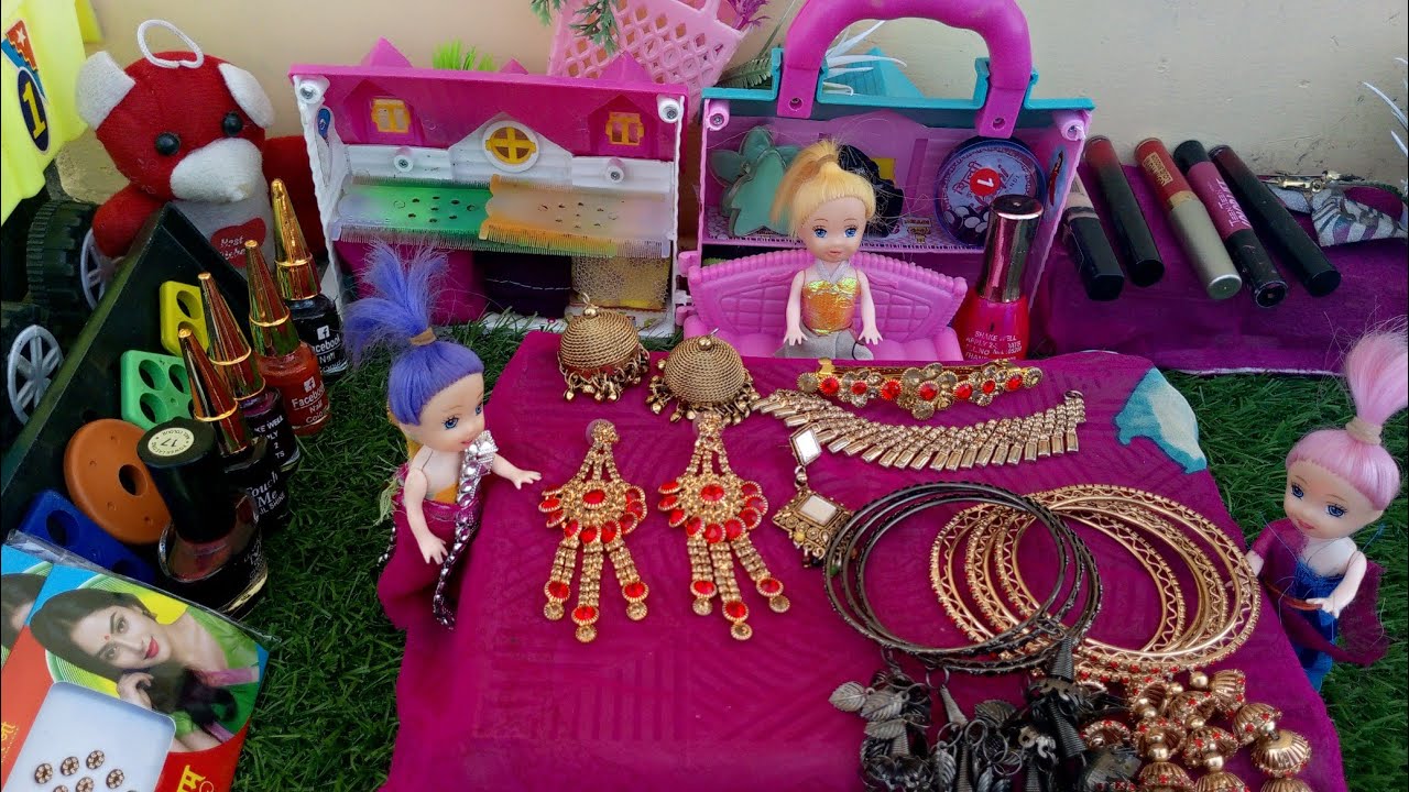 Barbie doll makeup shopping in the market Mina ki kahani doll ka video ...