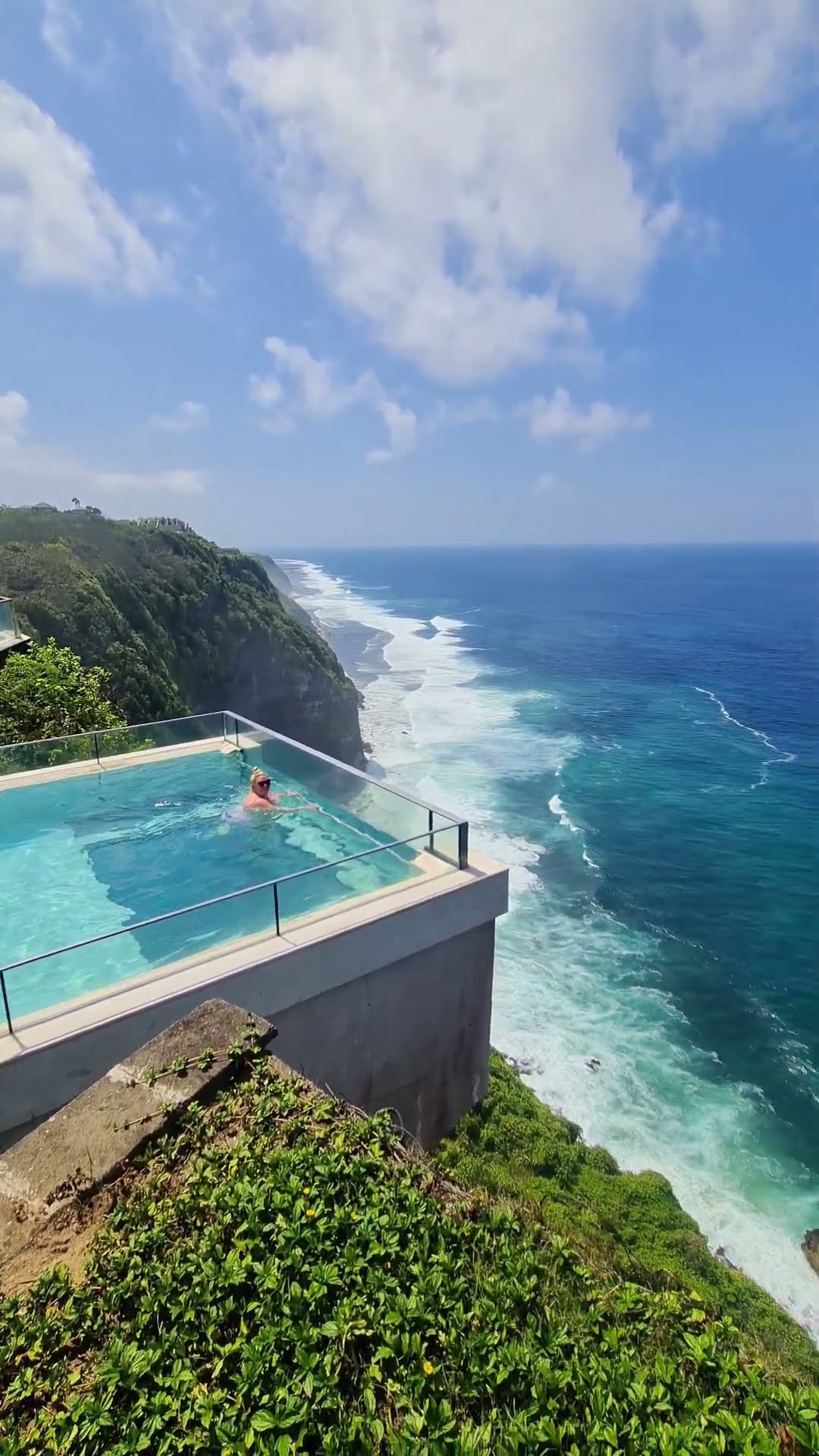 Incredible clifftop Infinity Pool in Bali! One eighty Day Club, The ...