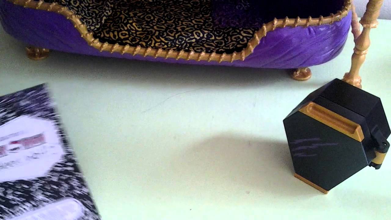 Le lit de clawdeen et la poup e pyjama - YouTube