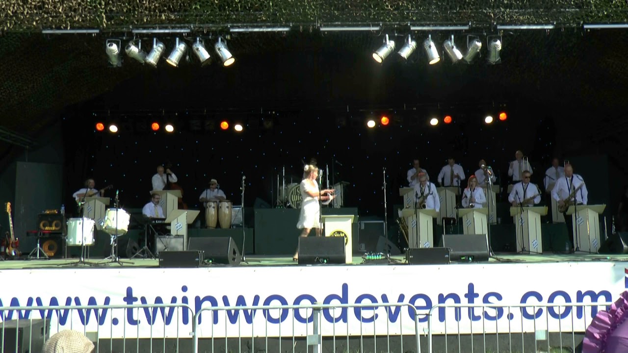 Sticky Wicket & His Swing Orchestra-Main Arena@Twinwood Festival 2017 ...