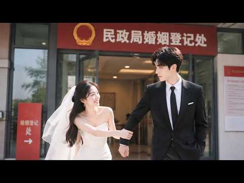 她修行十年歸來，卻等來未婚夫出軌的背叛，在民政局門口隨手拉了個男人領證，她把他當普通司機，他把她寵成唯一，所有人等她後悔，卻不知她早已嫁入豪門