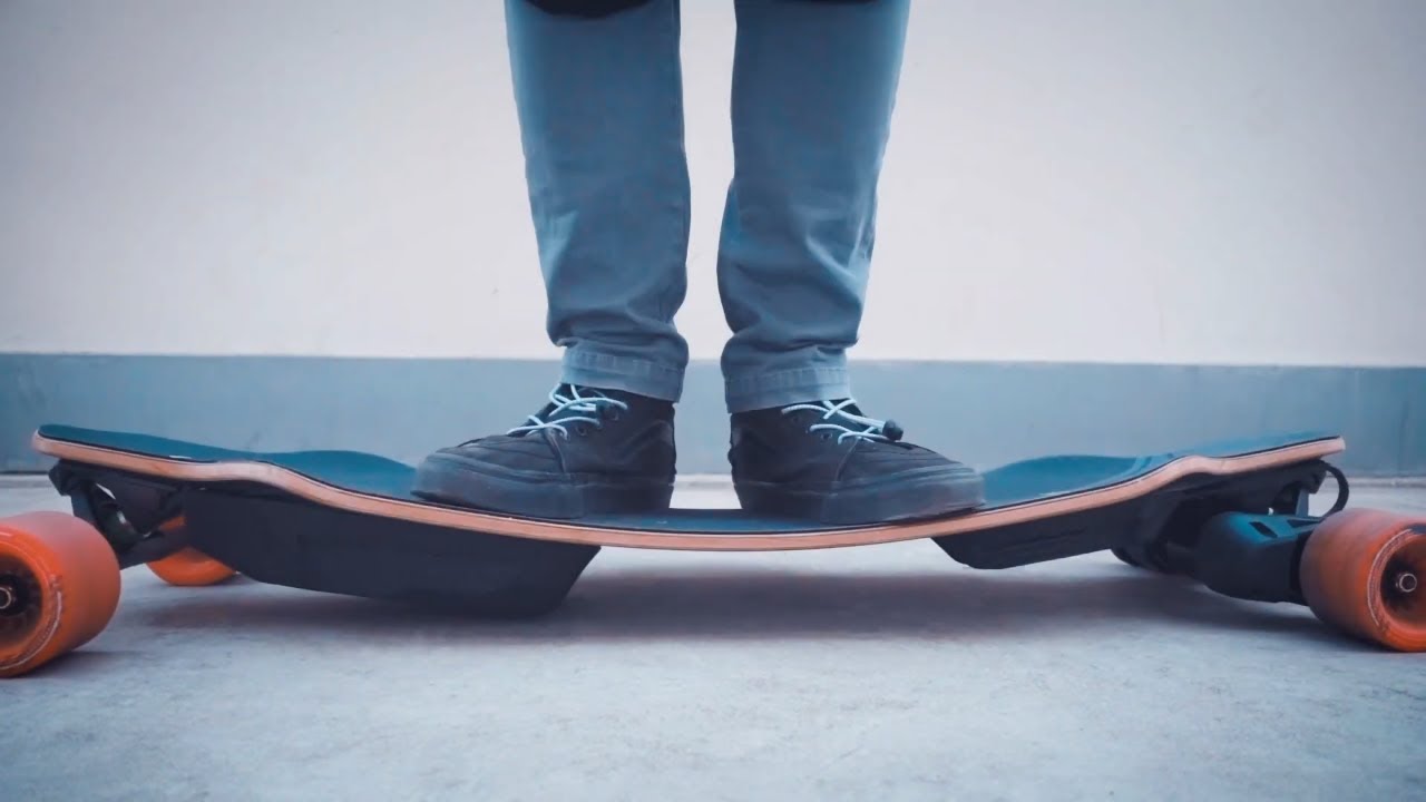 Flexy deck vs stiff deck on an electric skateboard - YouTube