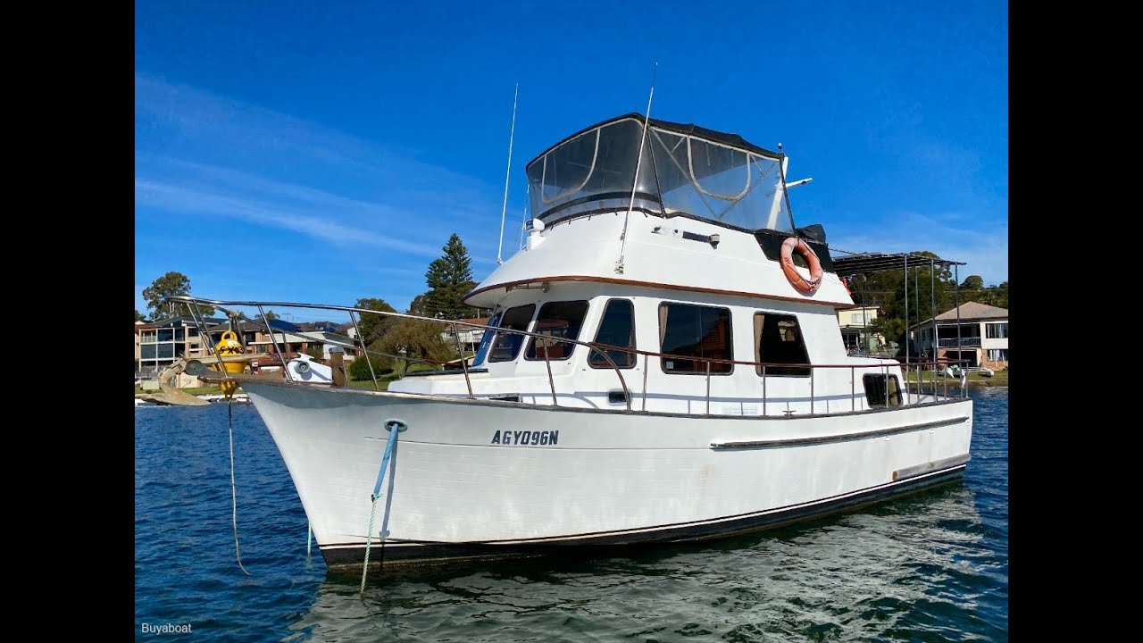 Clipper 34 Flybridge Cruising boat - Walkthrough - YouTube