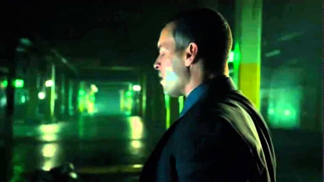 The Arrow S1E1 First Appearance! - YouTube