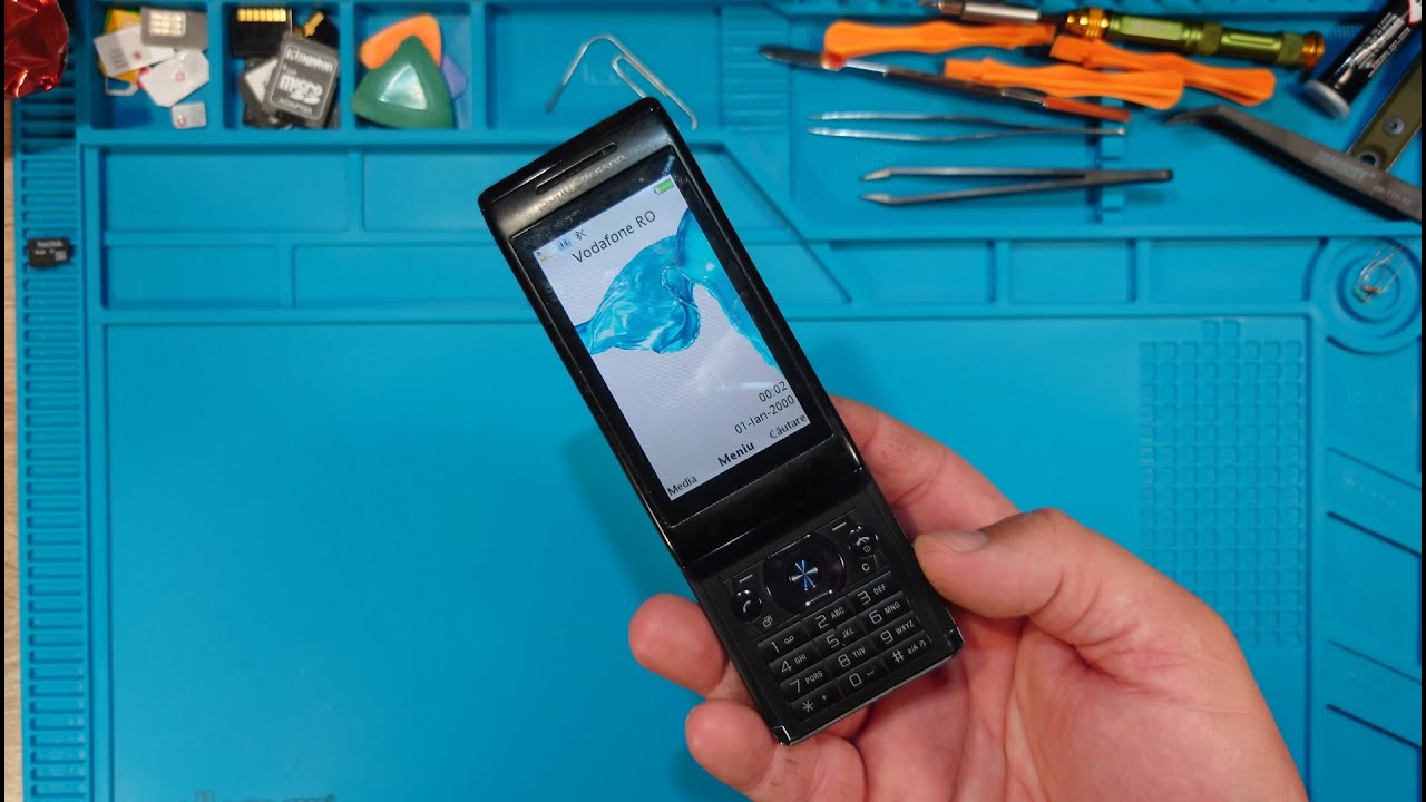 Sony Ericsson U10i Aino | one out of three - YouTube