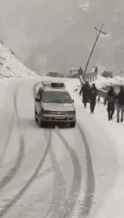 Cars sliding on icy roads in Houston TX . #ice #icyroads #snow #houston ...