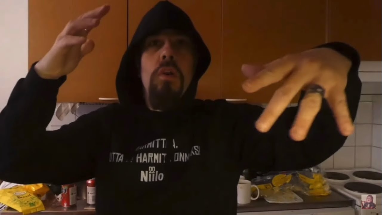 Niilo22 - Kellojen siirtely -räppi - YouTube