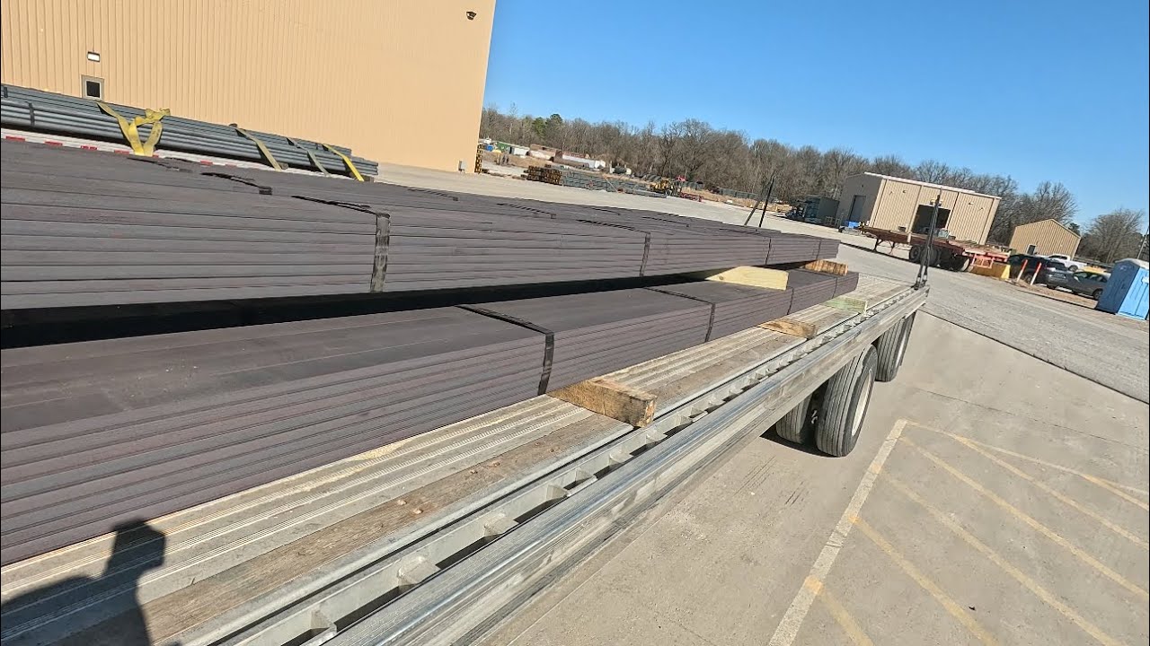 Strapping down a 32k load of steel bars - YouTube