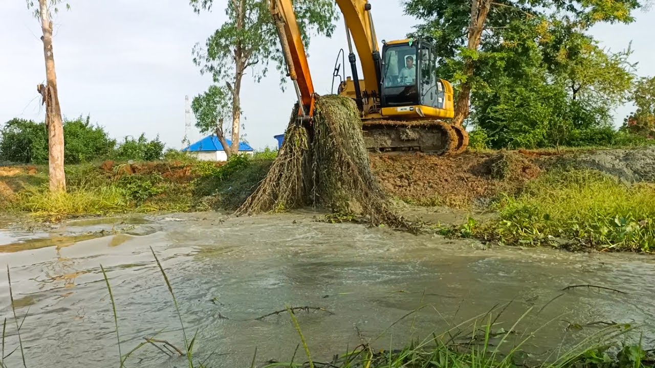 Removal Weeds And Mud Clogged In Canal 10km To Drain Water - Part 5 ...