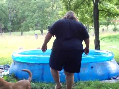 Fat Guy Jumps in a Pool.MOV - YouTube
