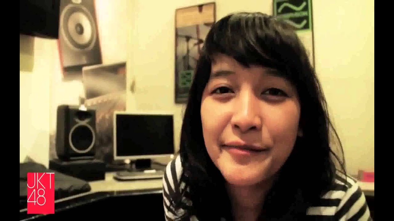 Devi Kinal Putri ( Summer Moment ) JKT48 1st Generation - YouTube