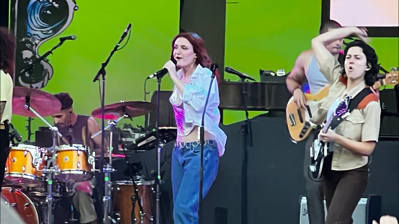 MUNA - Pink Light - Live at Prospect Park 06/15/2022 - YouTube