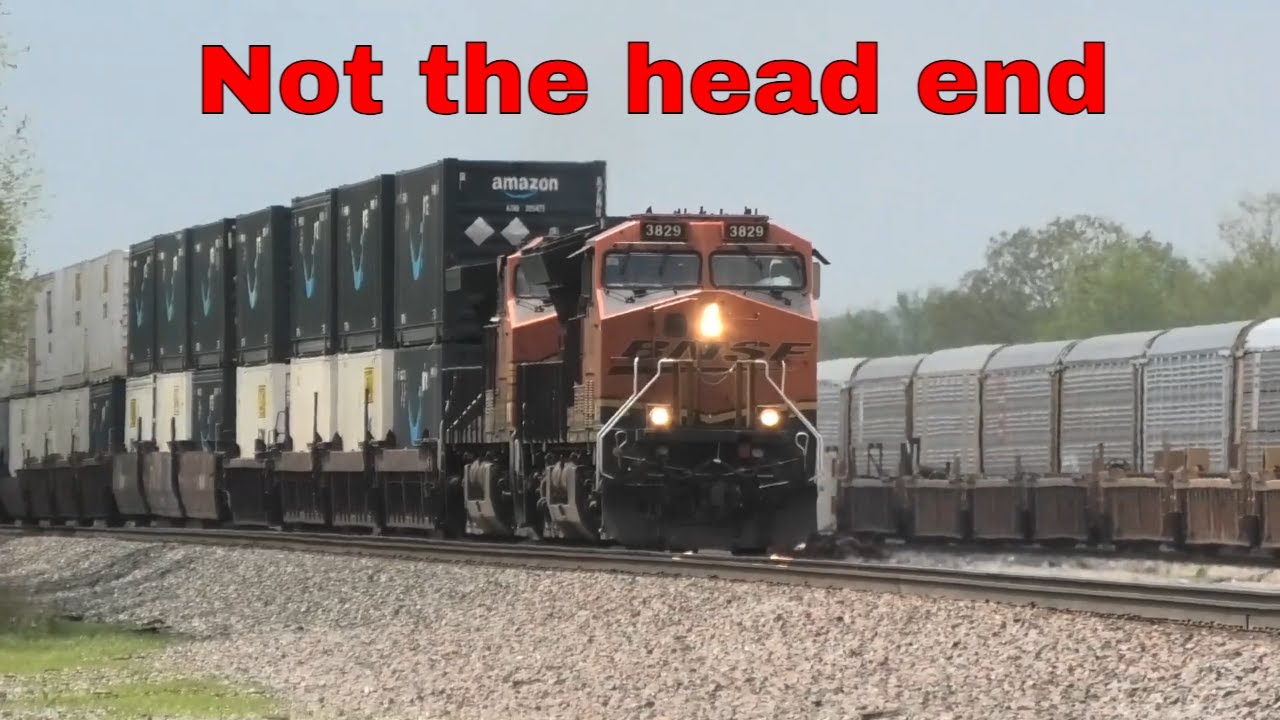 Oops: BNSF 3853 Meets BNSF 7238 in Chillicothe, IL 4/27/24 - YouTube