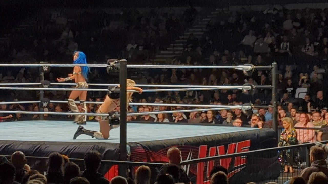 WWE Live, Charlotte Flair vs. Sasha Banks - 07/11/2021 - M&S Bank Arena ...