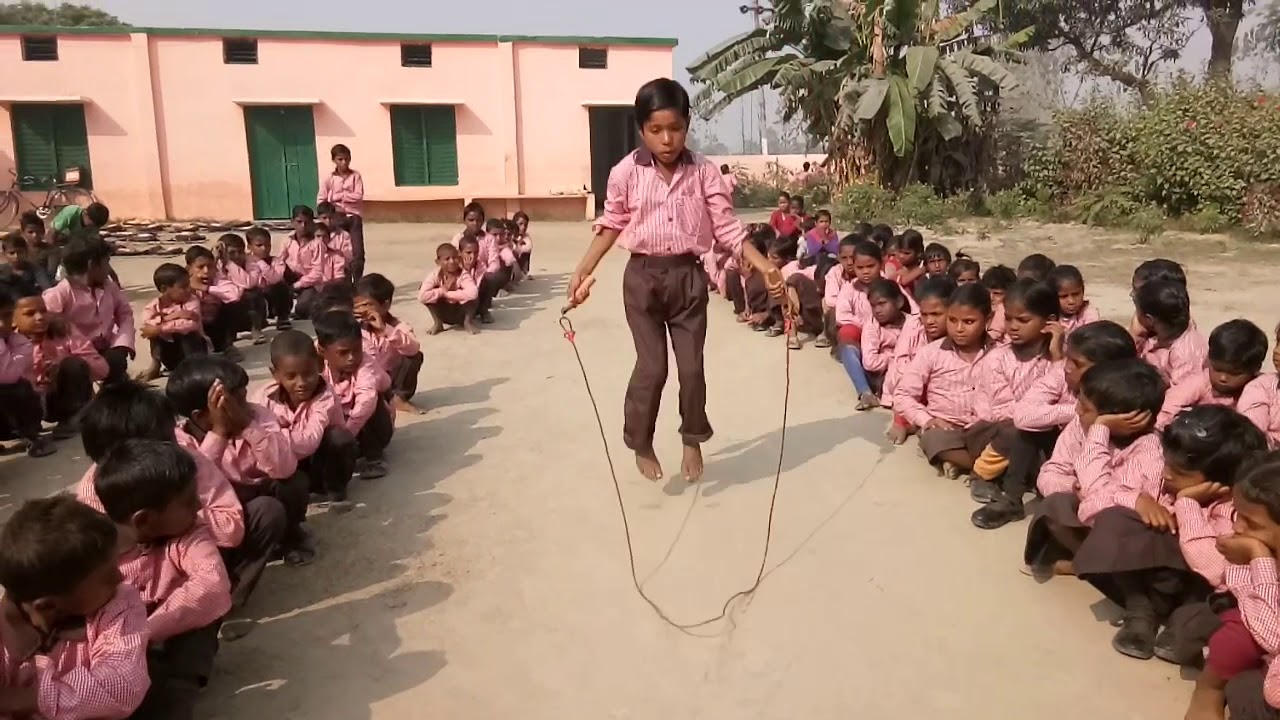 सरकारी स्कूल के बच्चों ने दिखाया रस्सी कूद में कमाल / Boys v/s Girls ...