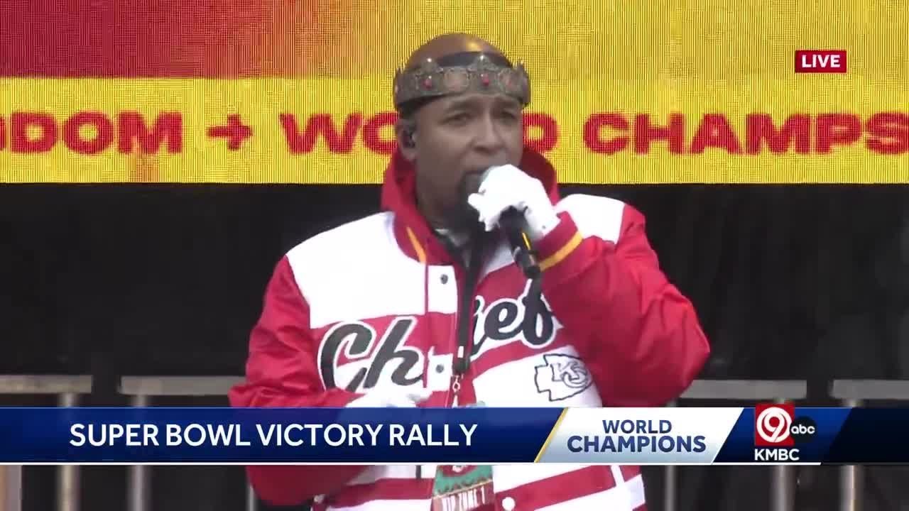Tech N9ne peforms, kicks off crowd at Chiefs Super Bowl Rally - YouTube