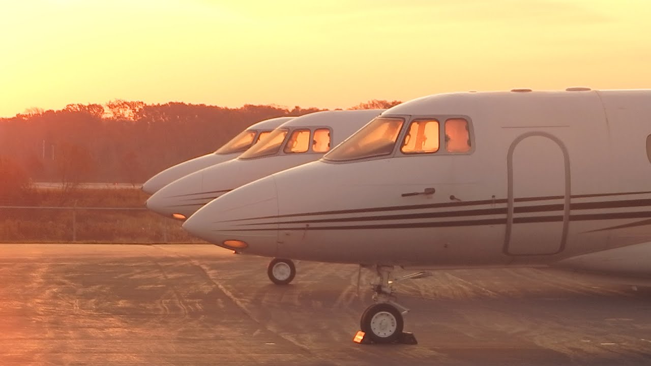 Golden Hour Plane Spotting - YouTube