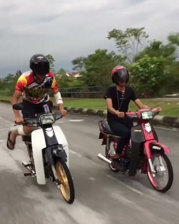 Ex5 hitam Vs Ex5 merah Pacak - YouTube