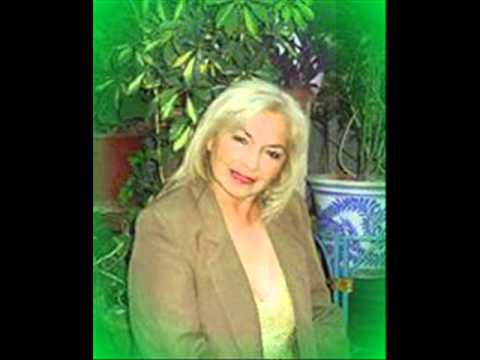 LILY FUENTES - RONDANDO TU ESQUINA - YouTube