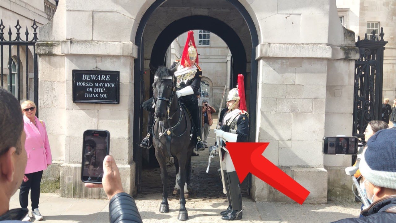 Look What The Guard Did With His Sword - YouTube