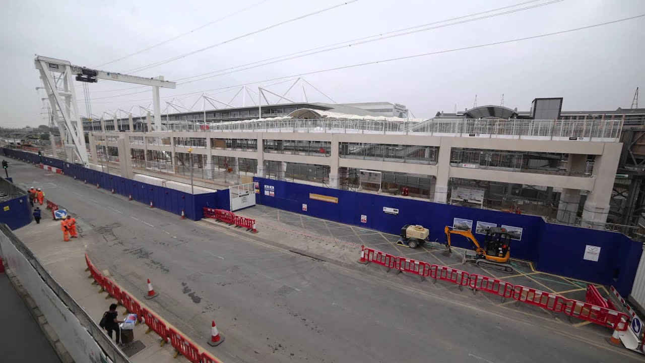 Crossrail Surface: Custom House station structure complete - YouTube