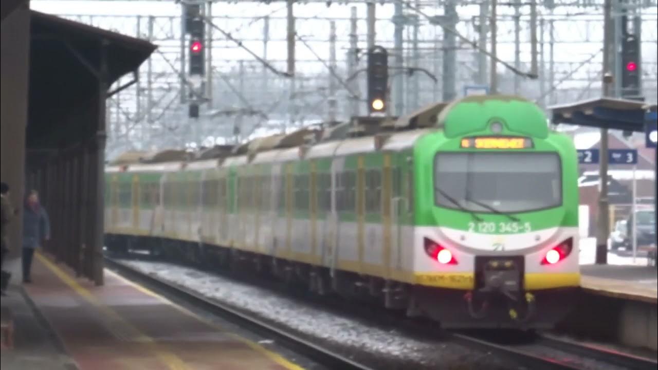 Mikołajkowe pociągi na stacji Skierniewice w zimowym klimacie 6.12.2021 - YouTube