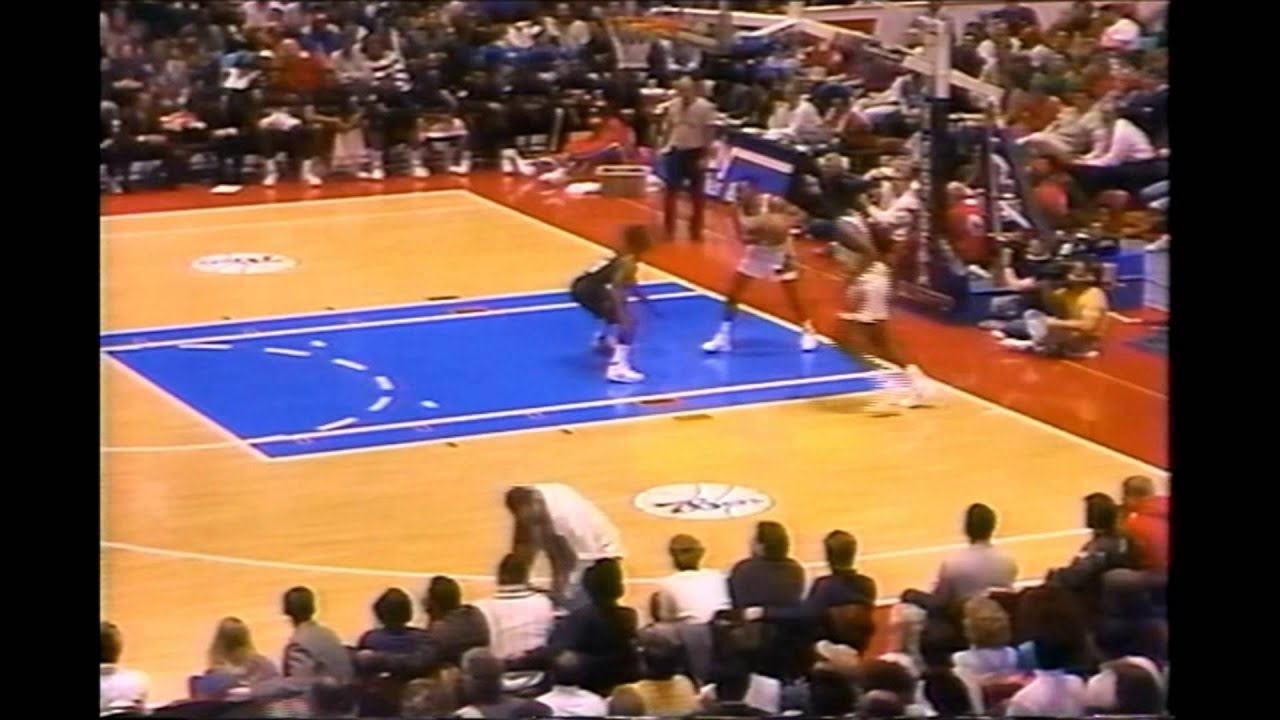 Clifford Robinson Dunks Over Manute Bol - YouTube